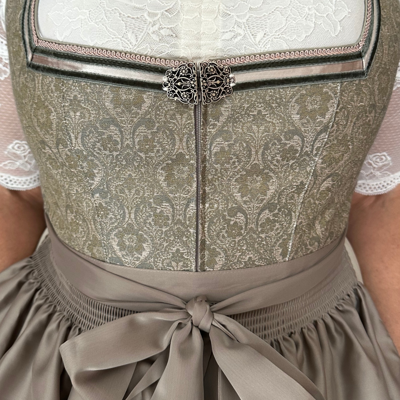 German Ladies Dress - Traditional Oktoberfest Clothing For Women