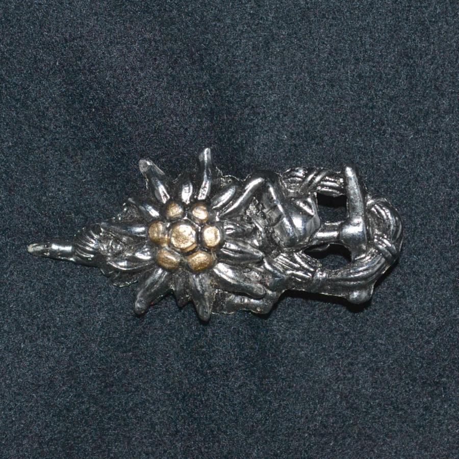 Edelweiss with pick hat pin